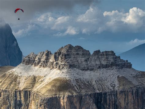 滑翔伞飞行，白云岩，sass Pordoi，bing，4k预览