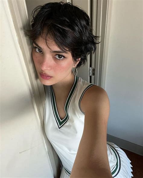 Yesly Dimate Yeslydimate Instagram In 2023 Curly Hair Photos