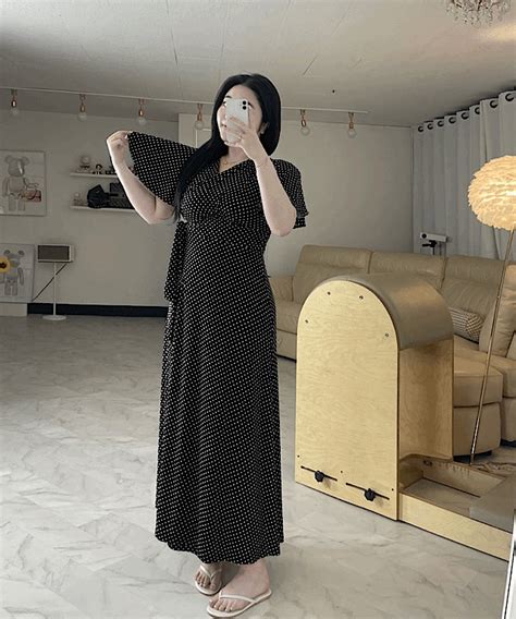 도트 날개소매 프릴 셔링 맥시 롱 랩 원피스 에이블리 도트 날개소매 프릴 셔링 맥시 롱 랩 원피스 에이블리