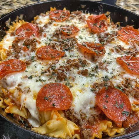Pizza Lasagna Skillet Bake With Ground Beef Sausage Pepperoni Lilicooks