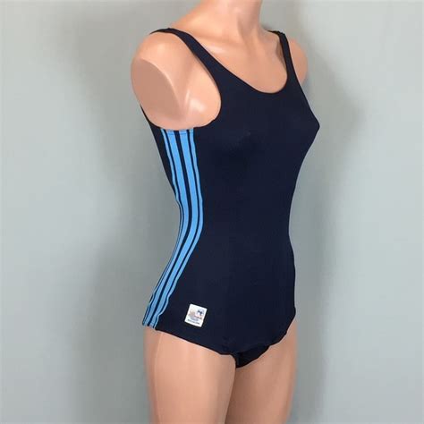 【目立った傷や汚れなし】h10205☆競泳水着 女子 レディース ジュニア ネイビー 紺黒系 ワンピース クラレ 140サイズ サイドライン
