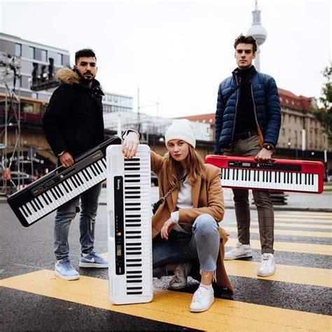 32 Off On Casio 61 Key Keyboard And Stand Onedayonly