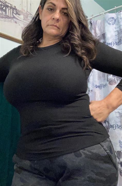 Busty Mature😜 2busty2hide