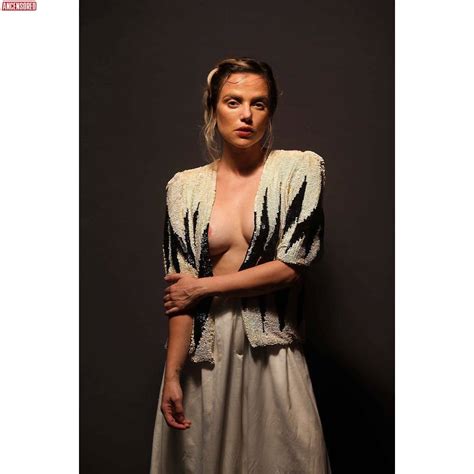 Naked Nathália Rodrigues Added 07192016 By Lobezno