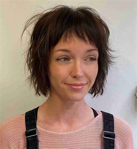 17 Adorable Chin Length Choppy Bobs To Consider