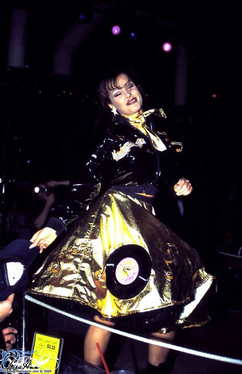 Brunette American Pornstar Lisa Ann Reveals Her Stunning Juggs And Poses Coedcherry Com