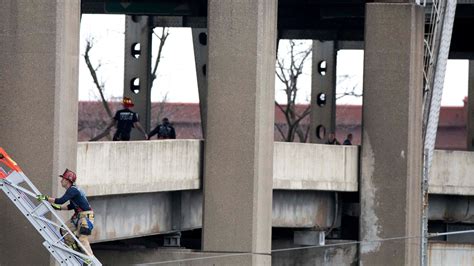 Brent Spence Bridge Closed After Semis Collide Cause Fire