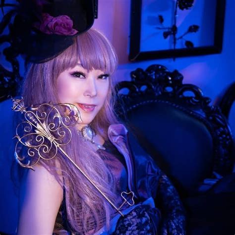 やらなきゃいけないことがあるのに 部屋の掃除に集中してしまうワタシ。 学生の頃からのクセ。 逃げてるのか？💦