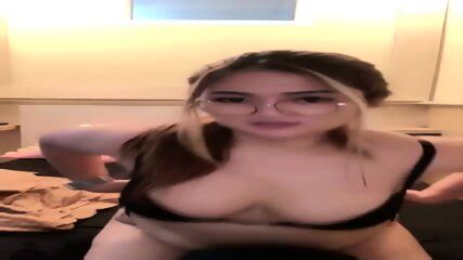 Godzilla Pink Kacamata Montoq Buka An Indonesia Mnt