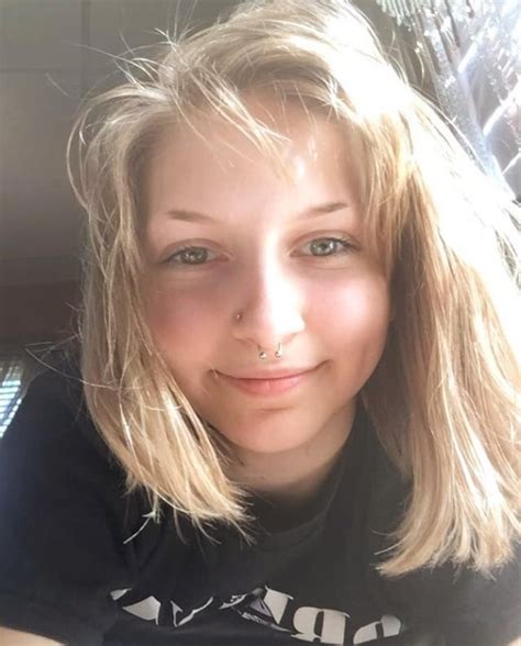 Make Rylee Krow A Famous Webslut R Itsoktobeacuckold