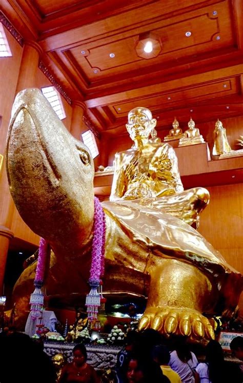 หลวงปู่หลิวประทับพญาเต่าเรือน วัดไร่แตงทอง นครปฐม