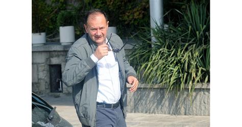 Бащата на Миков с инсулт