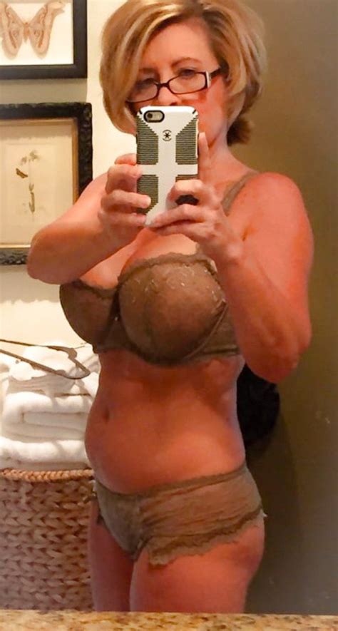 Mature Cougar With Spectacular Body In Lingerie Toobusyliving