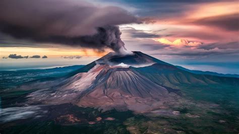 Premium Photo Mayon Volcano On Luzon Island Philippines Photo