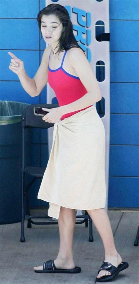 Hailee Steinfeld R Celeb Sandals