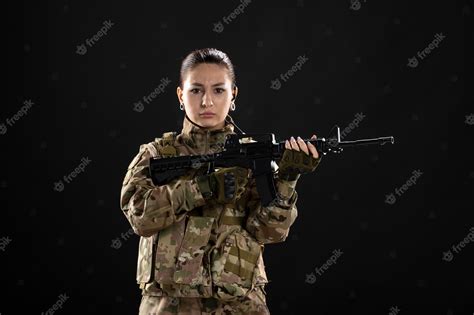 Premium Photo Front View Of Female Soldier In Uniform With Rifle On