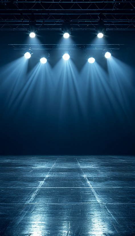 «Темно синяя сцена и софиты — картинка создана в Шедевруме