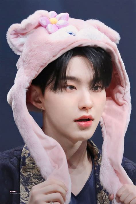 Pin By Blue On 호시 Hoshi Hoshi Seventeen Seventeen Going Seventeen