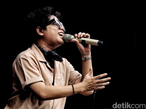 Julian Kaisar Mainkan Lagu Juicy Luicy Yang Belum Dirilis Auto Jadi