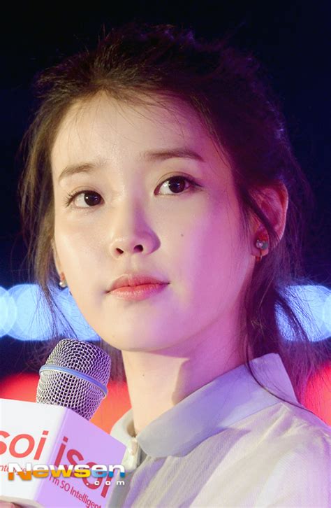 아이유 “신곡작업 중 전투력 상승 내면의 악마성 나왔다” 손에 잡히는 뉴스 눈에 보이는 뉴스 뉴스엔