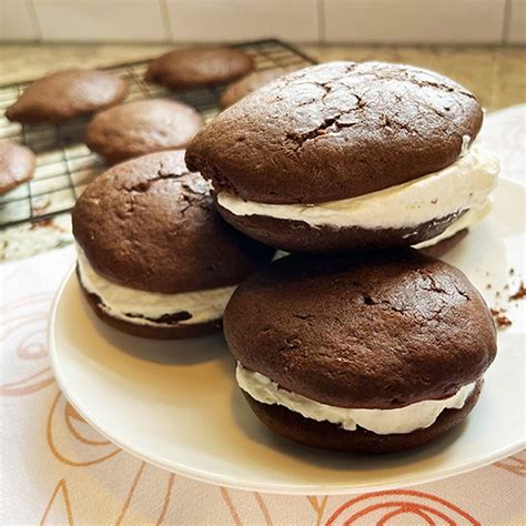 Chocolate Whoopie Pies With Marshmallow Frosting