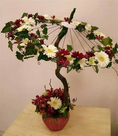 Ombrello di fiori | Floral umbrellas, Flower arrangements, Floral ...