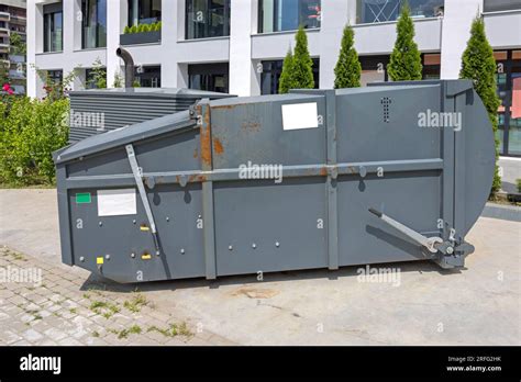 Mobile Press Container Compactor For Reducing Volume Of Municipal And