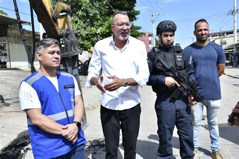 Barricada Zero X OperaÇÃo ContenÇÃo Márcio Canella O Movimento