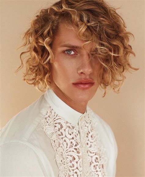 Кудрявый парень блондин фото и картинки Abrakadabrafun