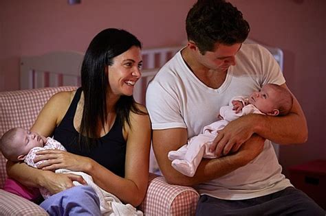 웃는 쌍둥이 조산아 아시아 아기 누워서 웃는 아시아 쌍둥이 아기 고화질 사진 사진 웃다 배경 일러스트 및 사진 무료 다운로드 Pngtree