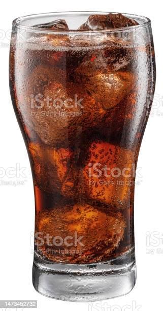 흰색 배경에 고립 된 얼음 조각콜라 음료의 차가운 유리 파일에클리핑 경로가 포함되어 있습니다 0명에 대한 스톡 사진 및 기타 이미지 Istock