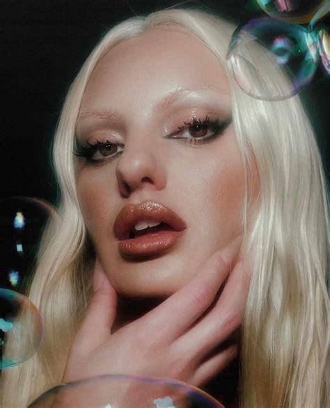 20 Soft Grunge Makeup Ideas