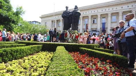 Почина първата жена директор на Националната библиотека Nova