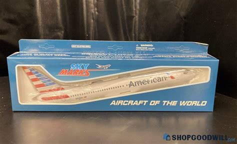 Daron American Airlines Boeing 787 8 1200 Scale Model W Display Stand