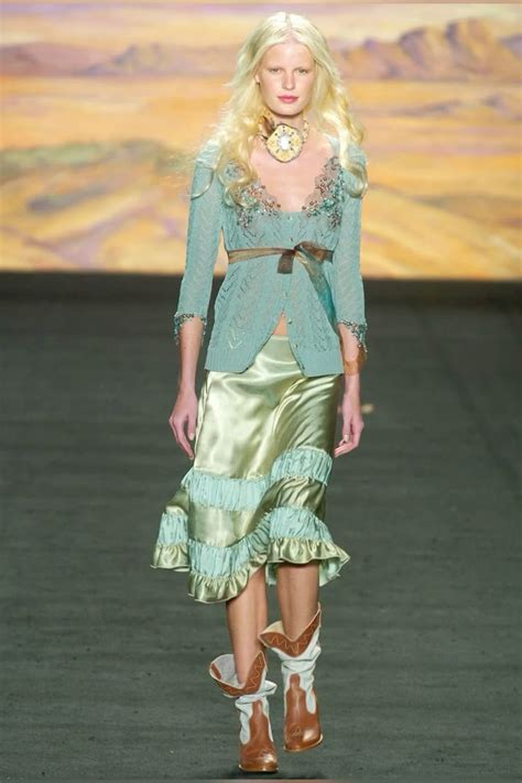 Anna Sui Ss 05 By Anna Sui Runway Fashion Runway Outfits Fashion Inspo