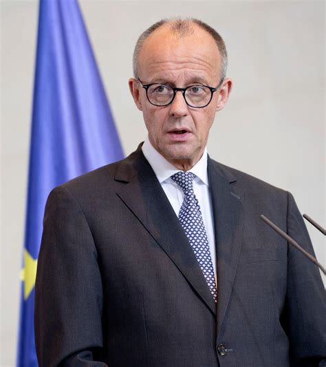 Merz Lädt Zu Gipfel Mit Trump Und Selenskyj