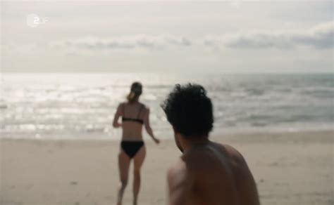 Friederike Linke Bikini Scene In Ein Tisch In Der Provence Arztin Wider Willen Aznude