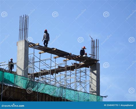 Metal Scaffolding Was Used As A Temporary Structure To Support Slab