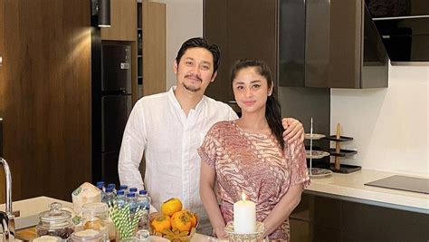 Kata Depe Soal Pasangan Baru Angga Wijaya