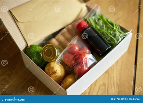 Kit De Comida En Caja De Alimentos Con Ingredientes Frescos Y Receta En