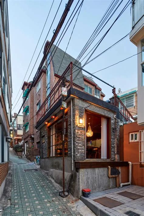 포인트 벽지와 샹들리에로 연출한 와인 위스키바 기반 12평 레스토랑 인테리어 용산구 이태원동