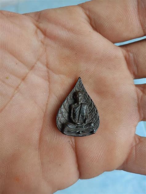 พระรูปเหมือนใบโพธิ์ หลวงปู่โต๊ะ วัดประดู่ฉิมพลี พิธีเสาร์ห้า ปี 2523 เนื้อนวะโลหะ Ennxo