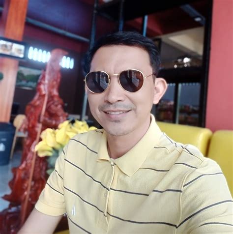 តើជាផ្កាអ្វីនៅមុខប្រាសាទសំរោង ទេសចរណ៍ផ្សារភ្ជាប់ទឹកដី ប្រាសាទបុរាណខ្មែរ អរគុណសន្តិភាព