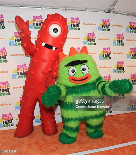 Character Brobee Photos And Premium High Res Pictures Getty Images