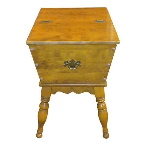 Ethan Allen Baumritter Solid Maple Colonial Style Accent Dough Box