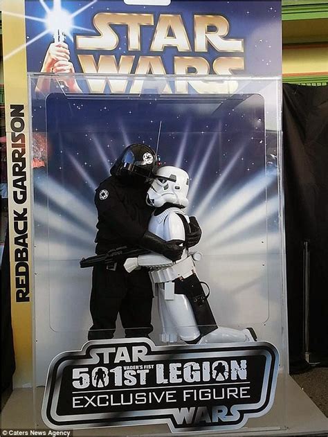 Star Wars Obsessed Couple Renew Wedding Vows In A Ceremony At Dreamworld Daily Mail Online