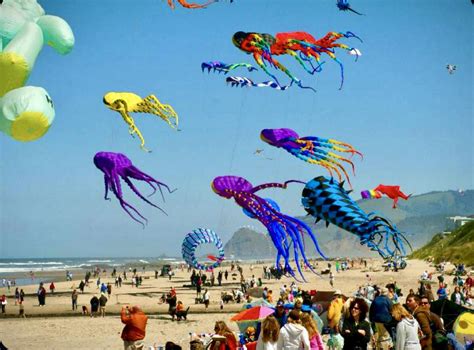 Discovering 🪁 Fall On The Oregon Coast Is Magical… Add Hundreds Of Colorful Kites Dancing In