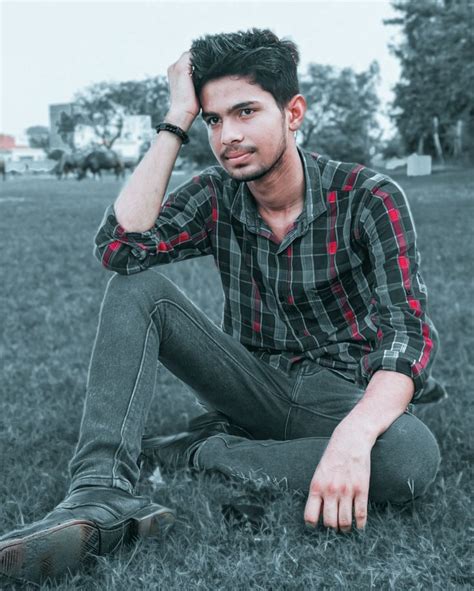 ปักพินในบอร์ด Rishabh Shukla