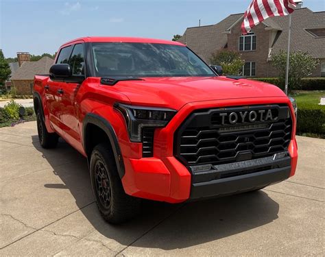 Toyota Tundra 2022 Red
