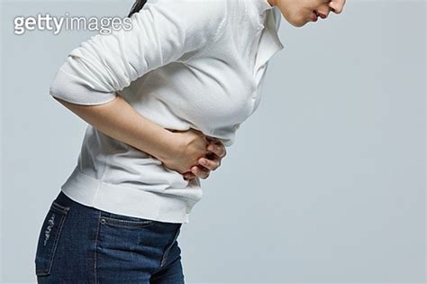 의료성형뷰티 주제 질병 복통 월경전증후군 질병 소화불량 메디컬컨디션 이미지 Jv11987774 게티이미지뱅크